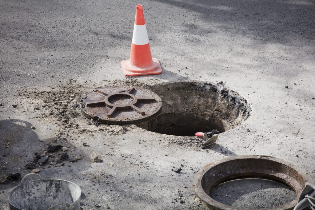 uncovered-manhole-asphalt-with-signaling-icons - GTC
